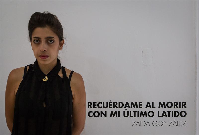 El homenaje a bebés solitarios de Zaida González se exhibe en Caracas