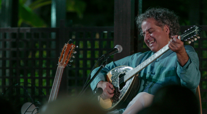 [VIDEO C+C] Abaji: emblema de la world music, se presenta por primera ...