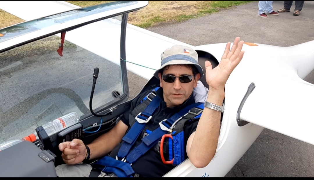 Piloto chileno René Vidal escala posiciones en el Grand Prix de Planeadores