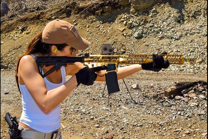 Anna Paulina Luna, la exmodelo trumpista y fanática de las armas que ...