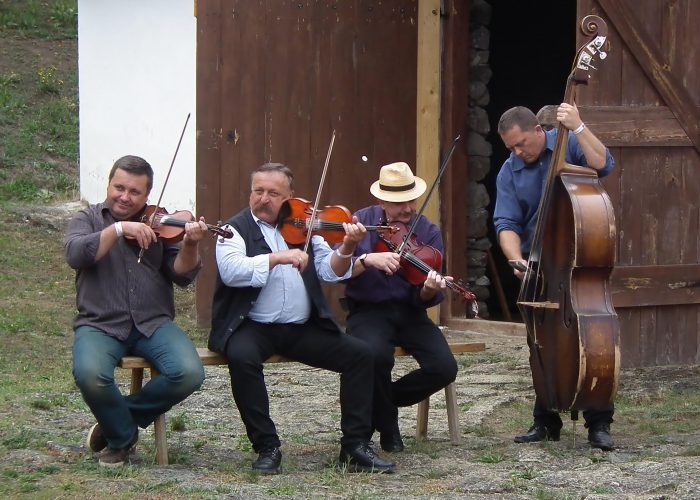 Música Folclórica Húngara en La Reina