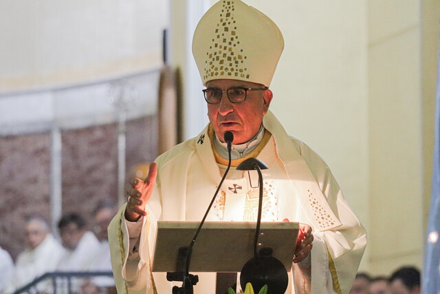 Chomalí asume como nuevo Arzobispo de Santiago: “No me pregunten sobre ...