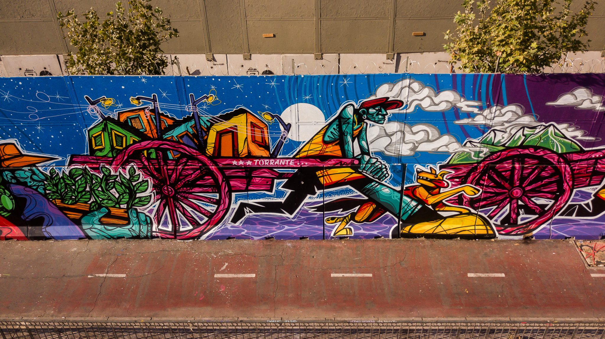 Artista Diablo Rojo inaugura nuevo mural en Cal y Canto