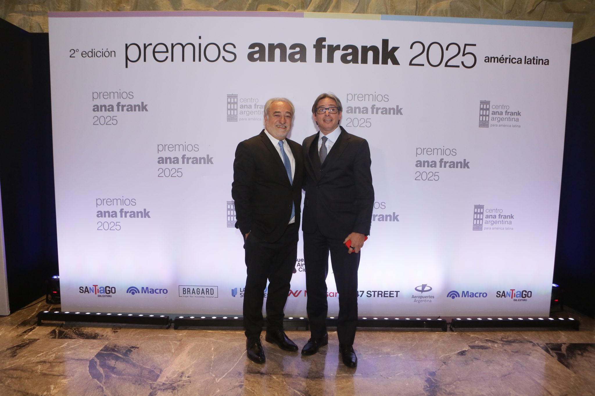 Vicepresidente de CAF recibe Premio Ana Frank por compromiso en ...