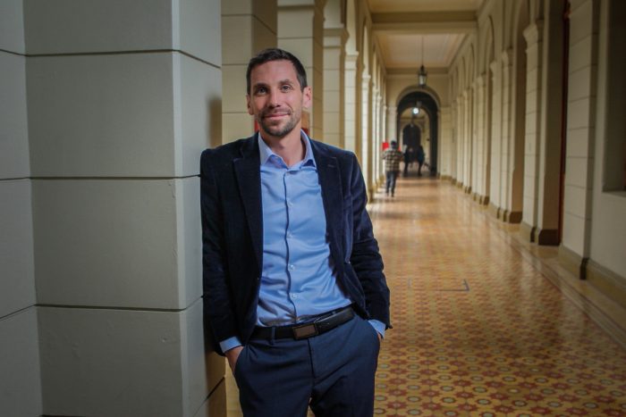 Daniel Halpern, director magíster UC: grupos detrás de los bots ...